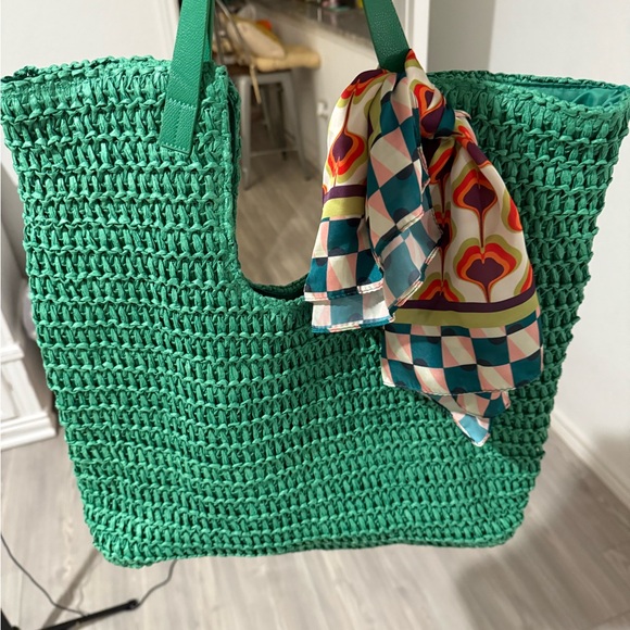 H&M | Bags | Hm Green Woven Tote Bag With Geometric Pattern With Scarf ...